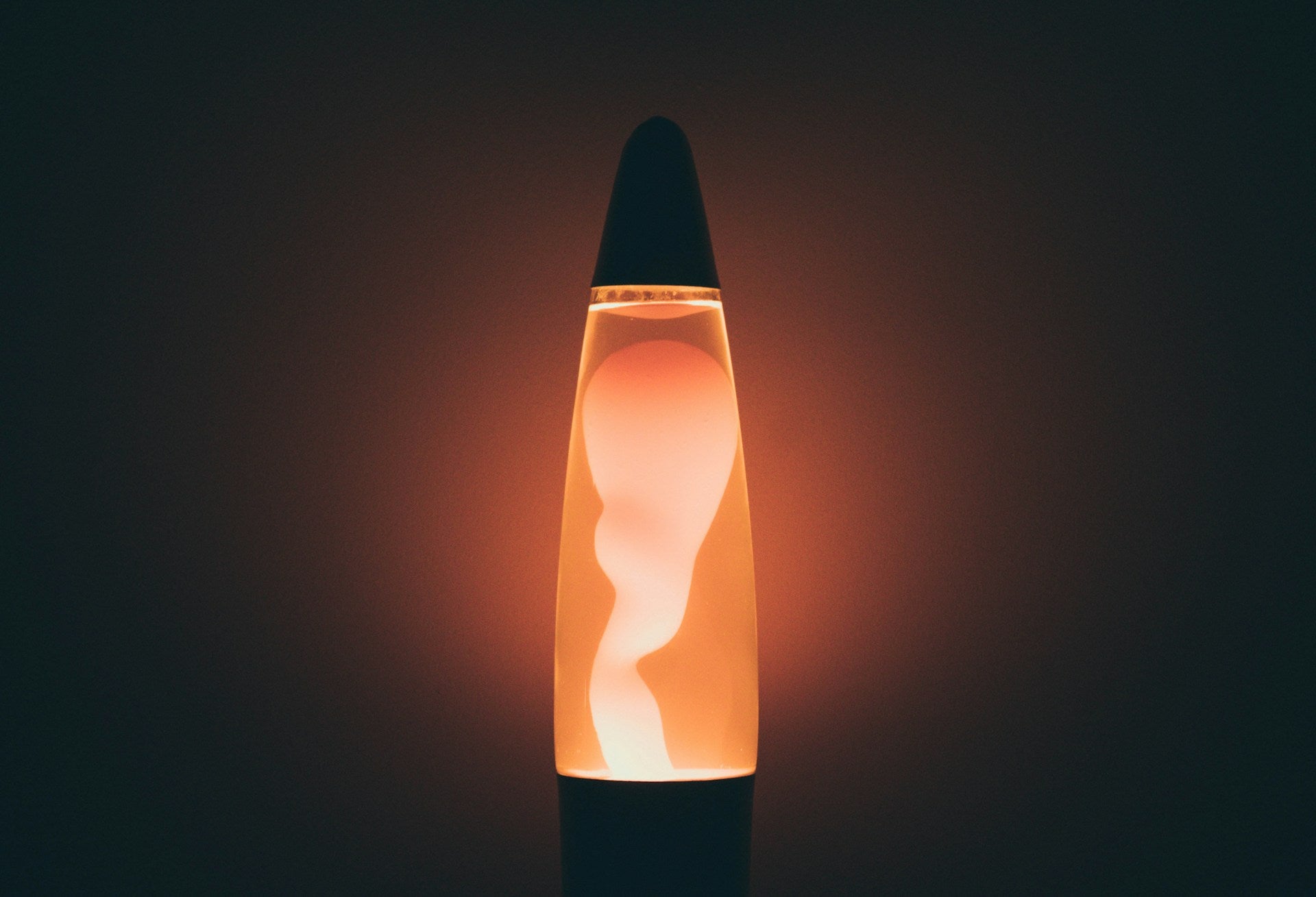 The Green Glow: How the aerium Redefines the Classic Lava Lamp Experie ...